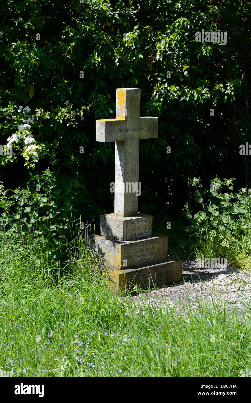 GRAVESTONES IN PENDOCK CHURCH GRAVEYARD. GLOUCESTERSHIRE. ENGLAND. UK ...