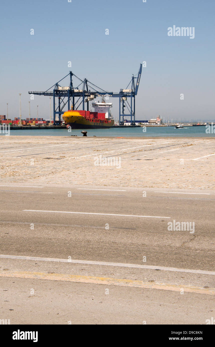 Spain shipping container hi-res stock photography and images - Alamy