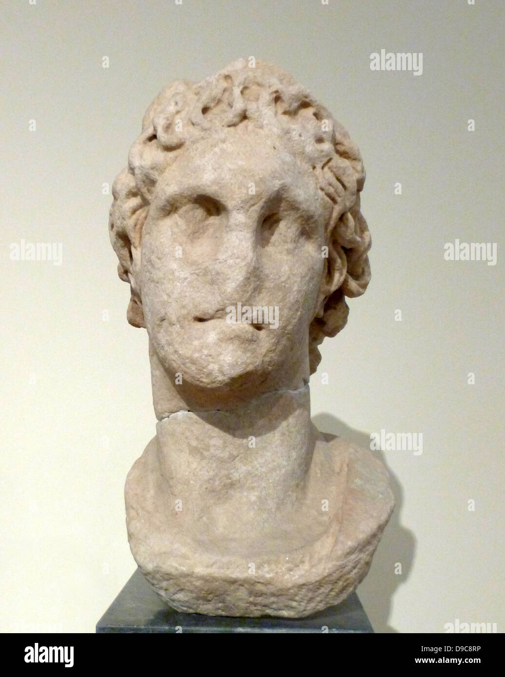 Bust statue king ruler hi-res stock photography and images - Alamy