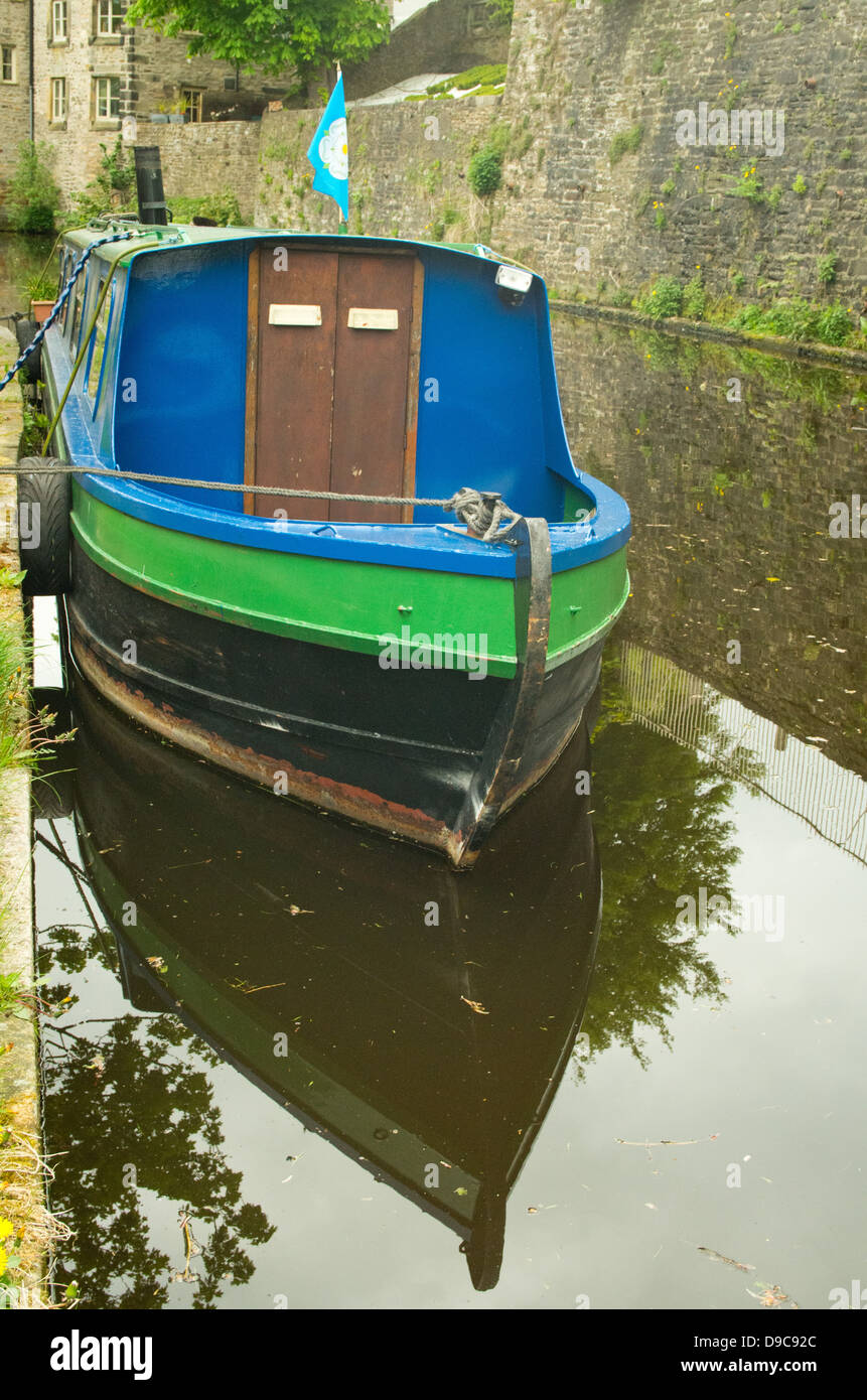 Yorkshire canal boat hi-res stock photography and images - Alamy