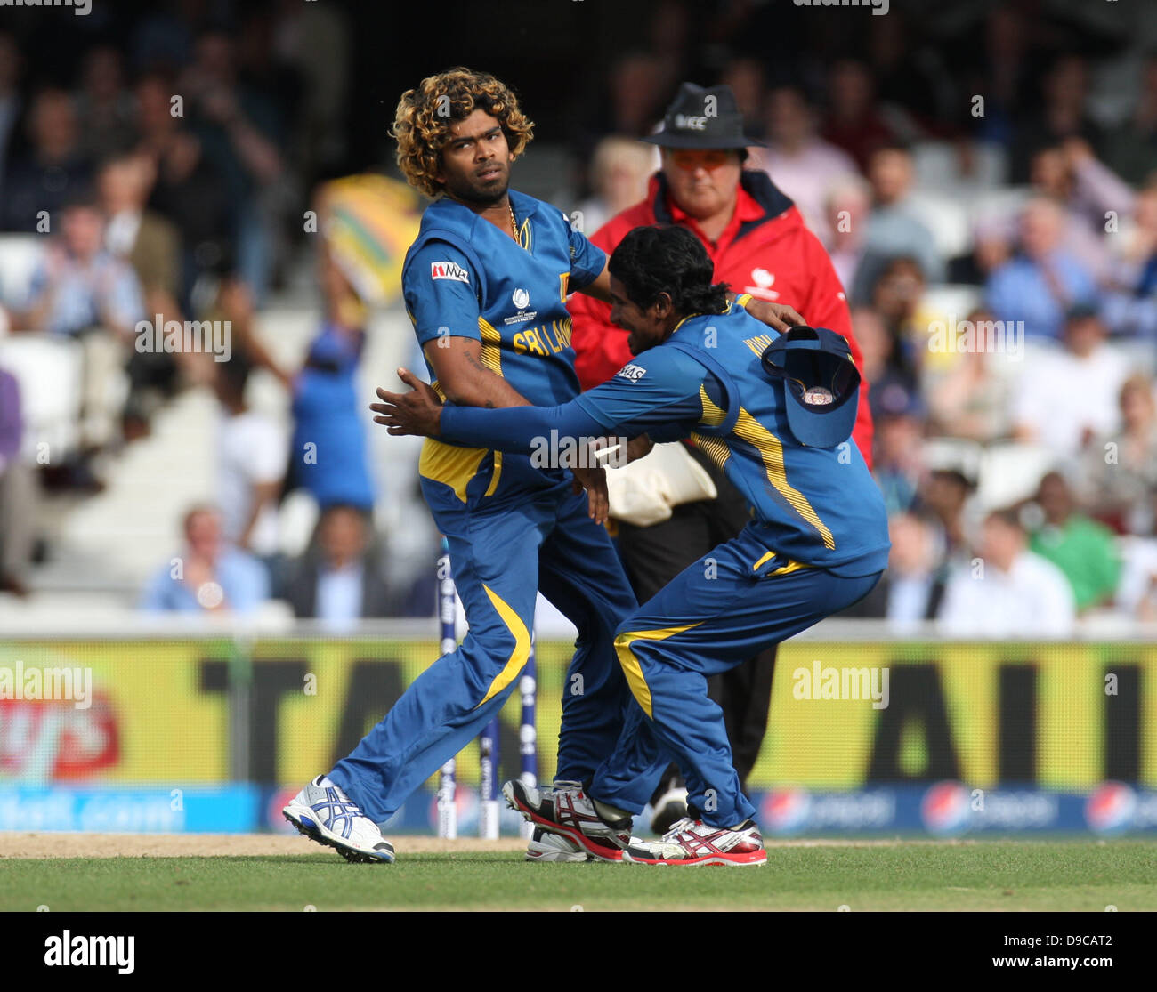 Lasith Malinga Bowling