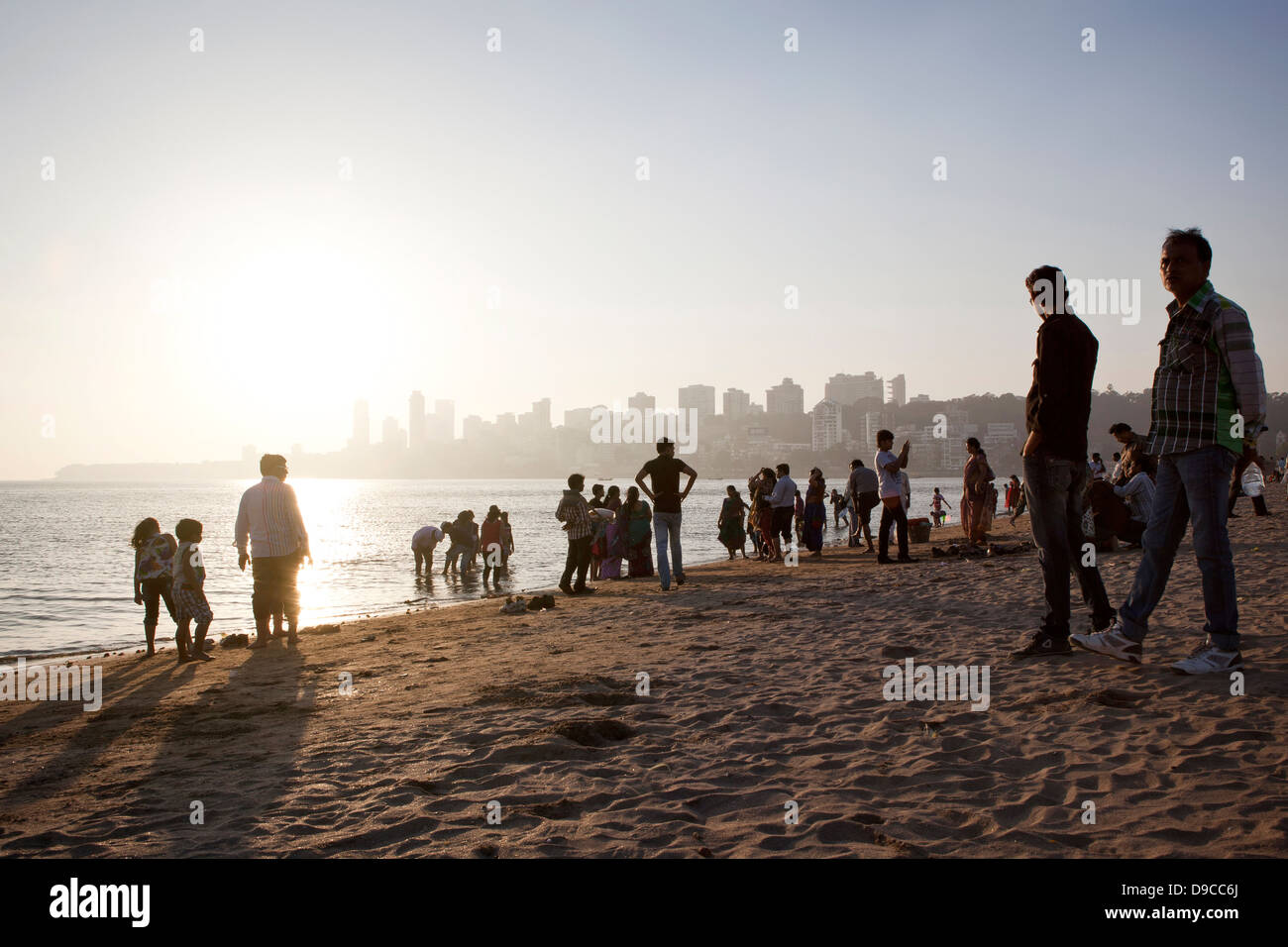 Silhouetted crowds hi-res stock photography and images - Alamy