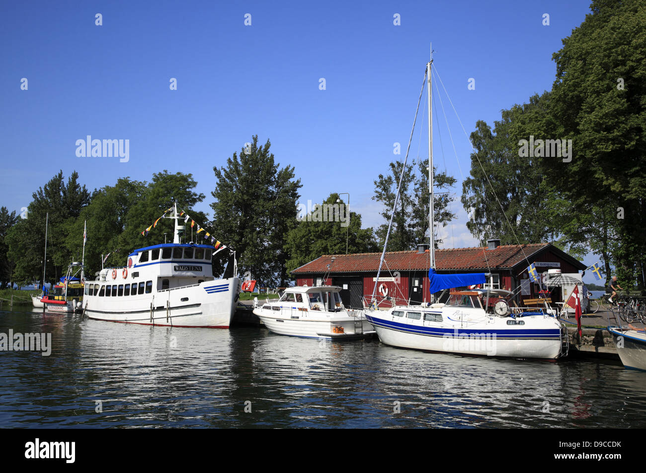Vadstena at lake Vattern, boats near the castle, Ostergotland, Sweden ...