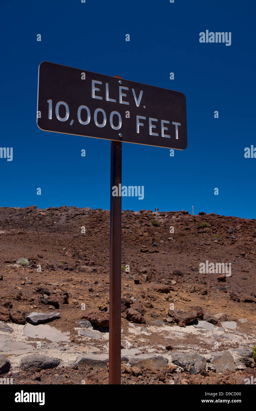 Elevation 10,000 feet sign near the summit of Haleakala, Haleakala ...