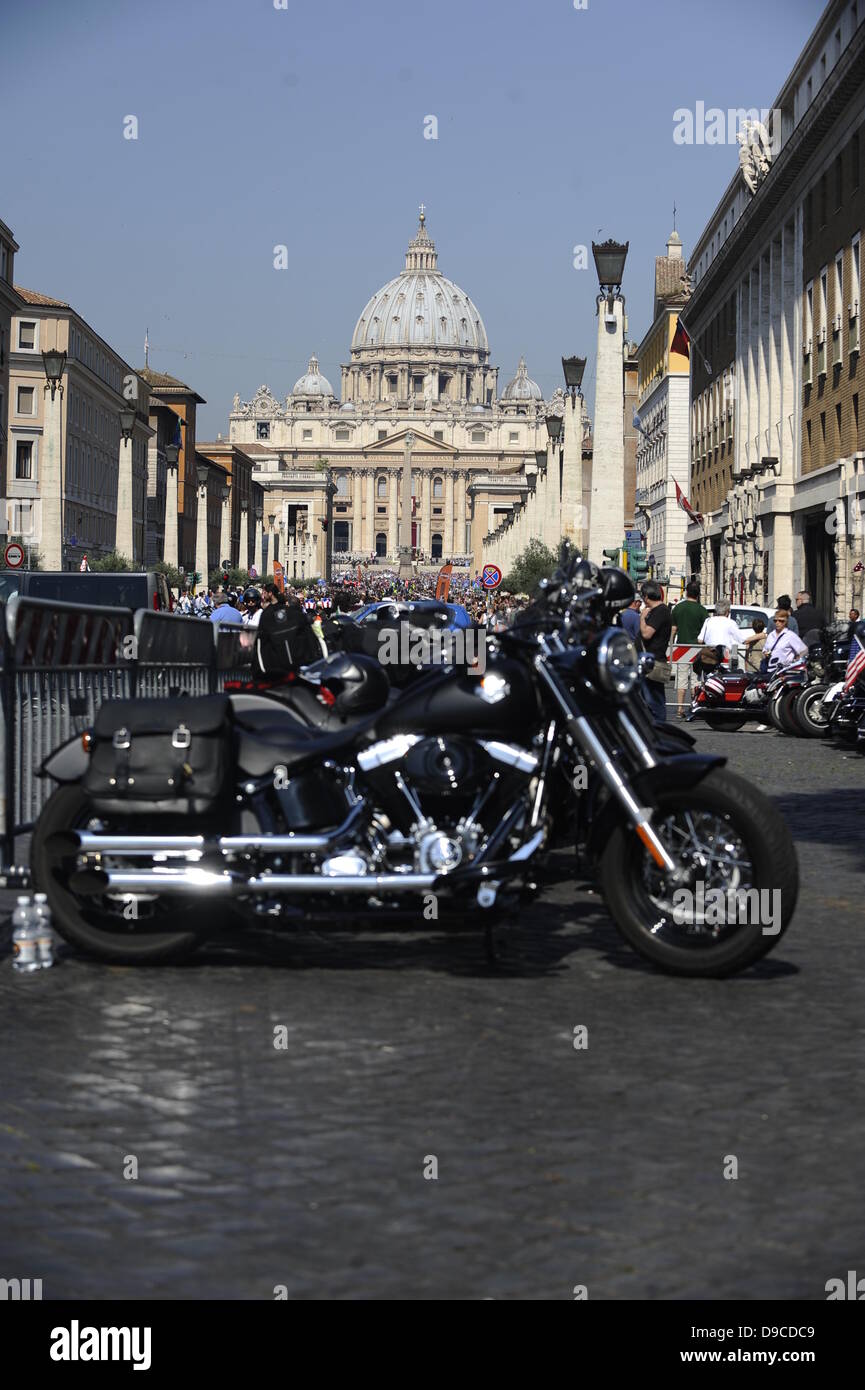 Harley davidson motorbike Enthusiasts Roll Into Rome. The low rumbling ...
