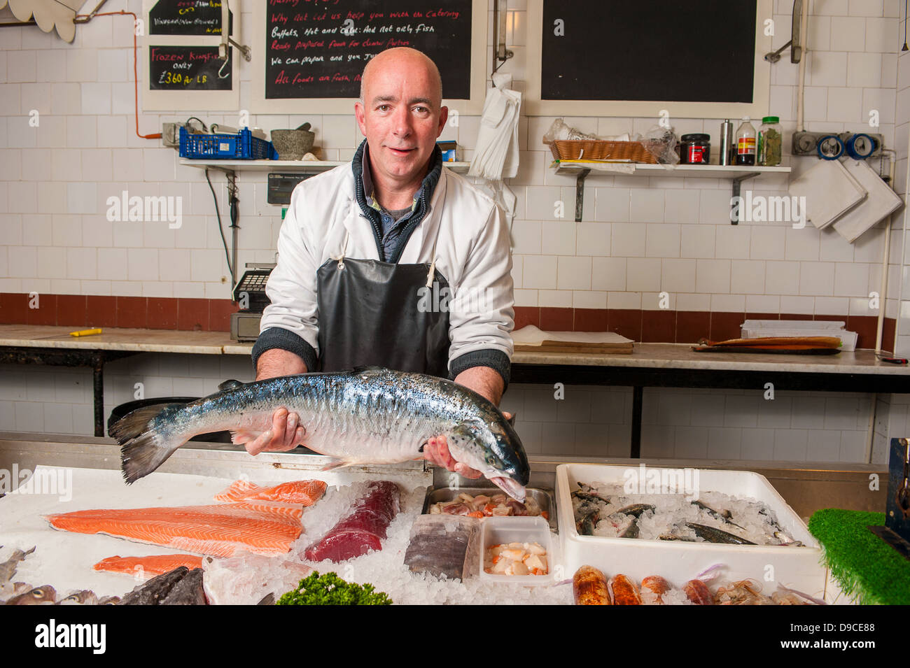 Fishmonger hi-res stock photography and images - Alamy