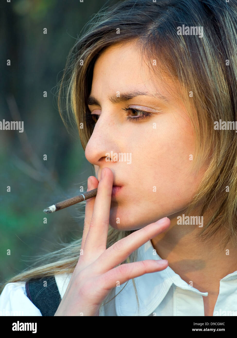 Beautiful women smoking hi-res stock photography and images - Alamy