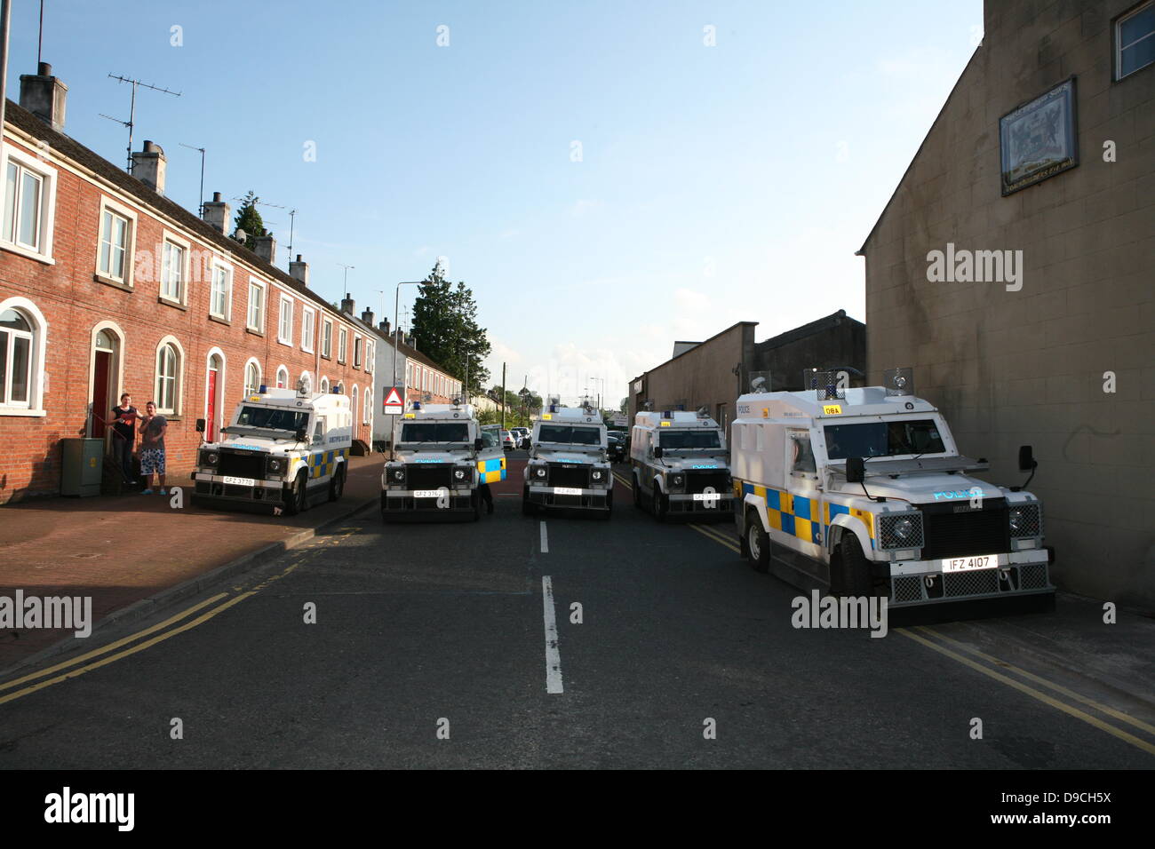 Psni land rover hi-res stock photography and images - Alamy