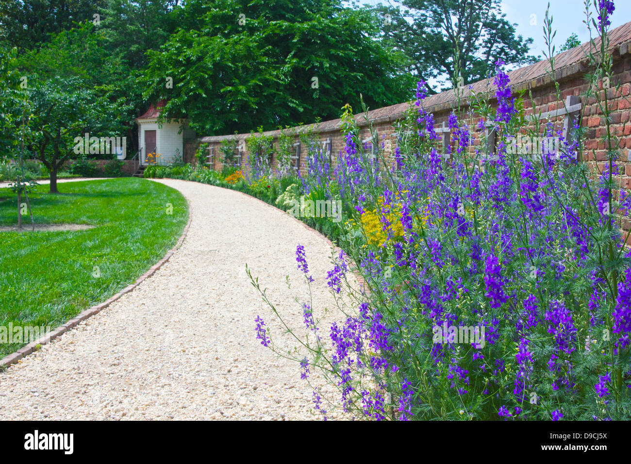 Path leads past a row of flowers in George Washington's Mount Vernon ...
