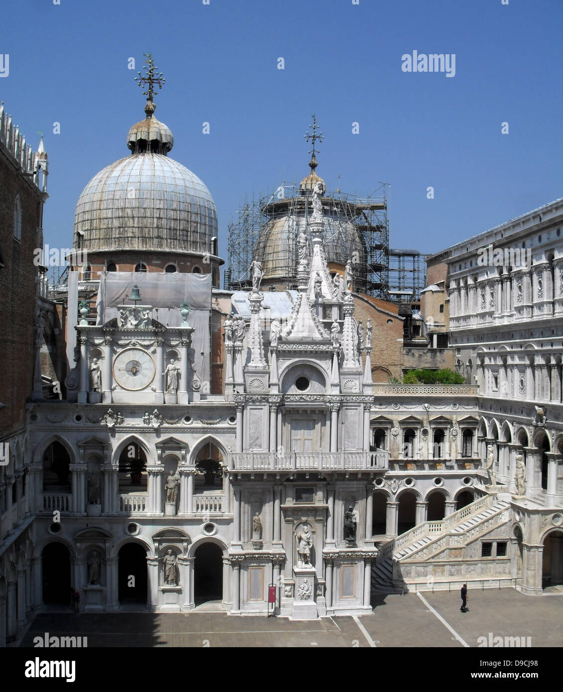 Detail of the Doge's Palace Courtyard, Venice. Built in Venetian Gothic ...