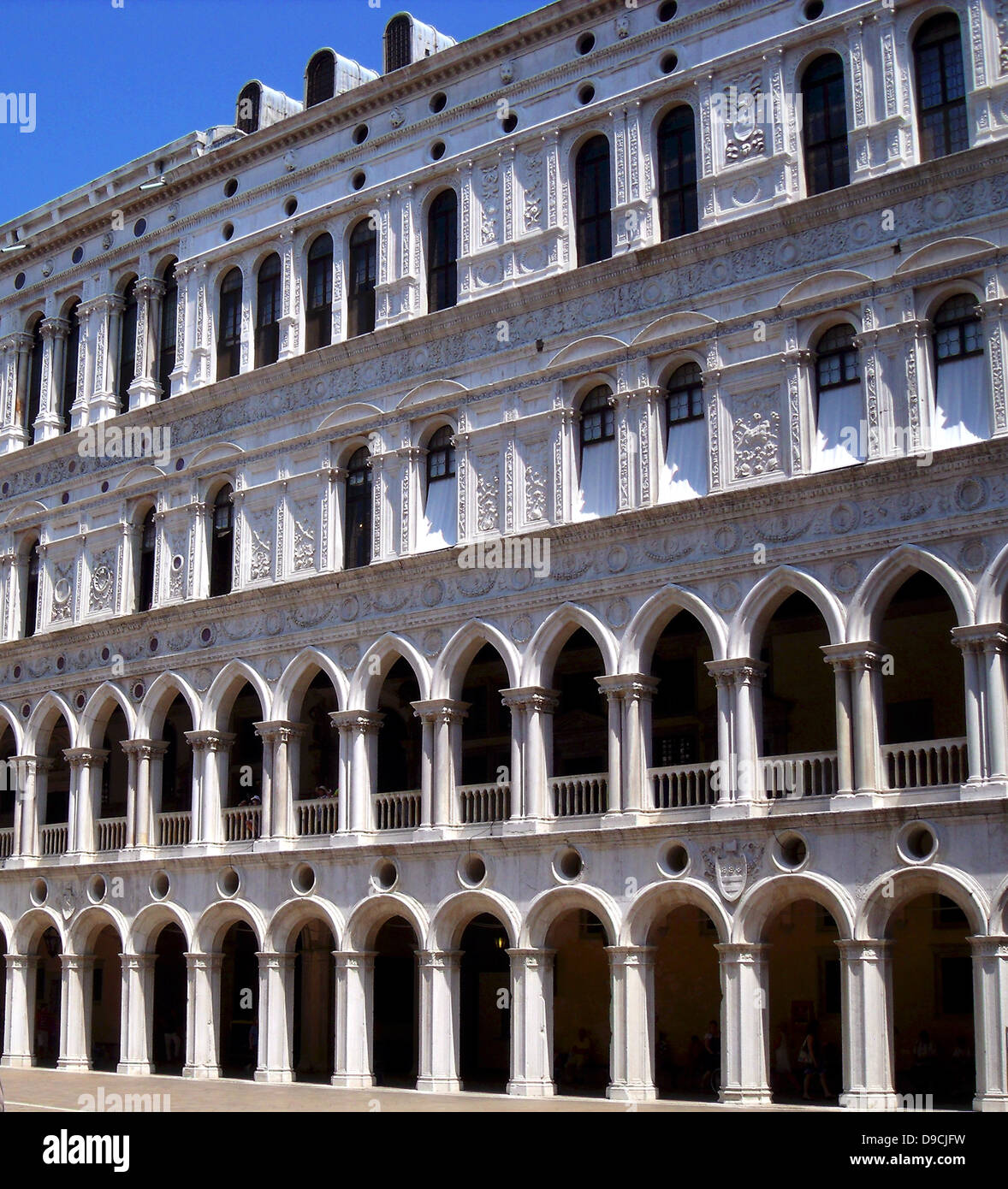 Detail of the Doge's Palace Courtyard, Venice. Built in Venetian Gothic ...