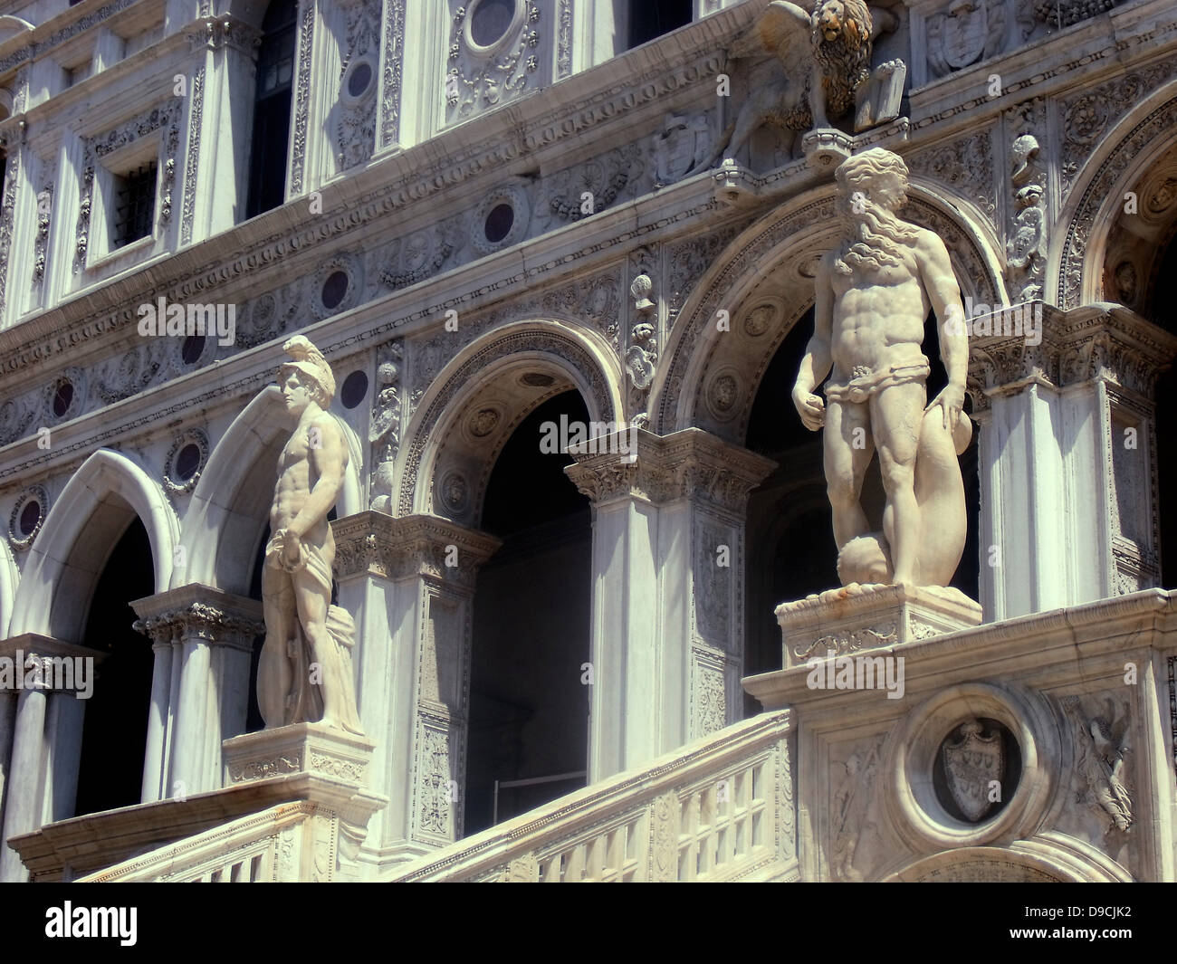 Detail of the Doge's Palace Courtyard, Venice. Built in Venetian Gothic ...