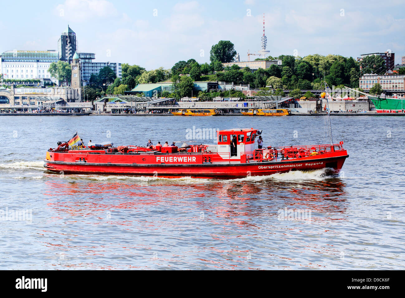 Fire boat hi-res stock photography and images - Alamy