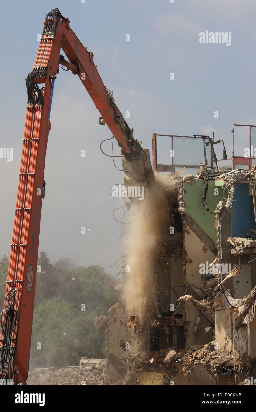 Demolition environment hi-res stock photography and images - Alamy