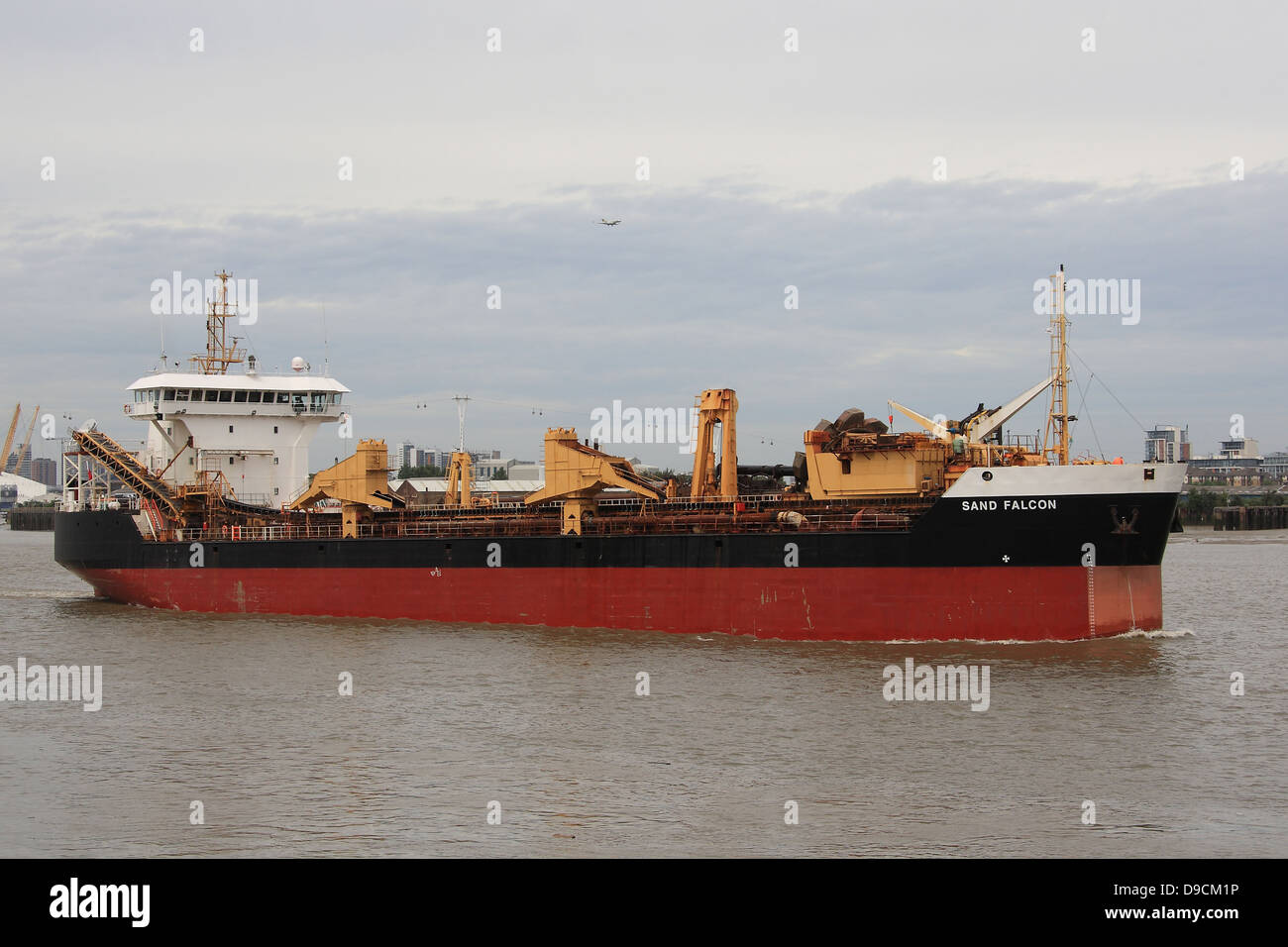 SAND FALCON Trailing suction hopper dredge heads out of London through ...