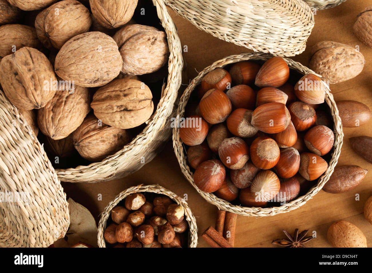Walnuts and hazelnuts Stock Photo - Alamy