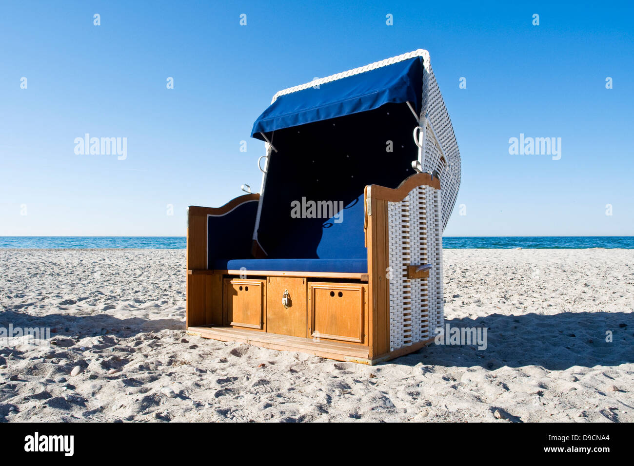 Go to basket hi-res stock photography and images - Alamy