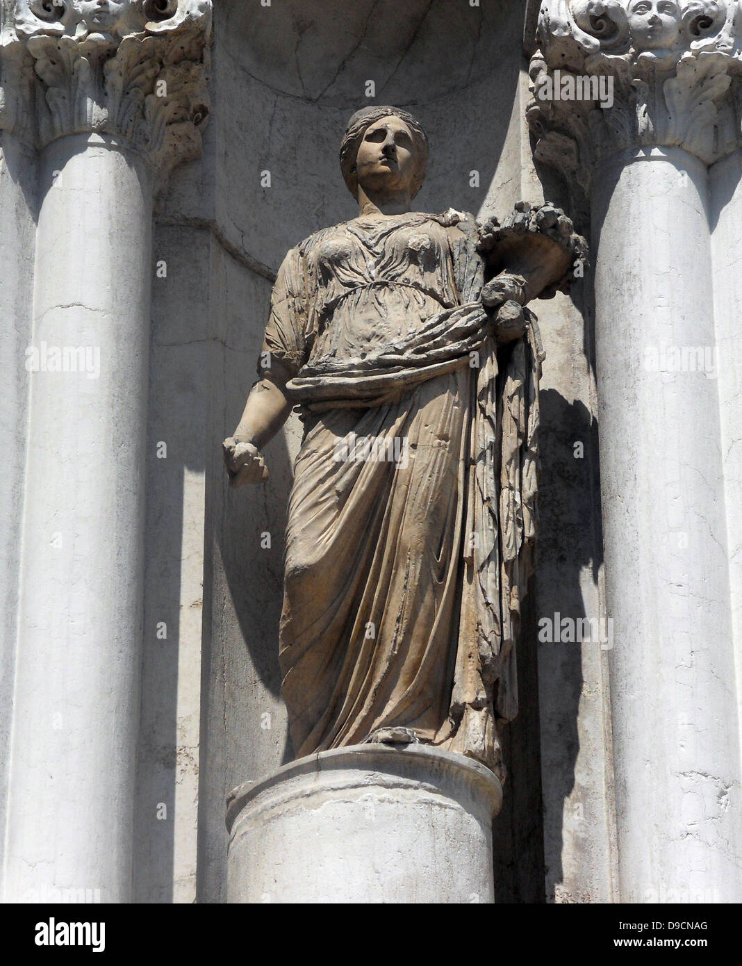 Detail of the Doge's Palace Courtyard, Venice. Built in Venetian Gothic ...