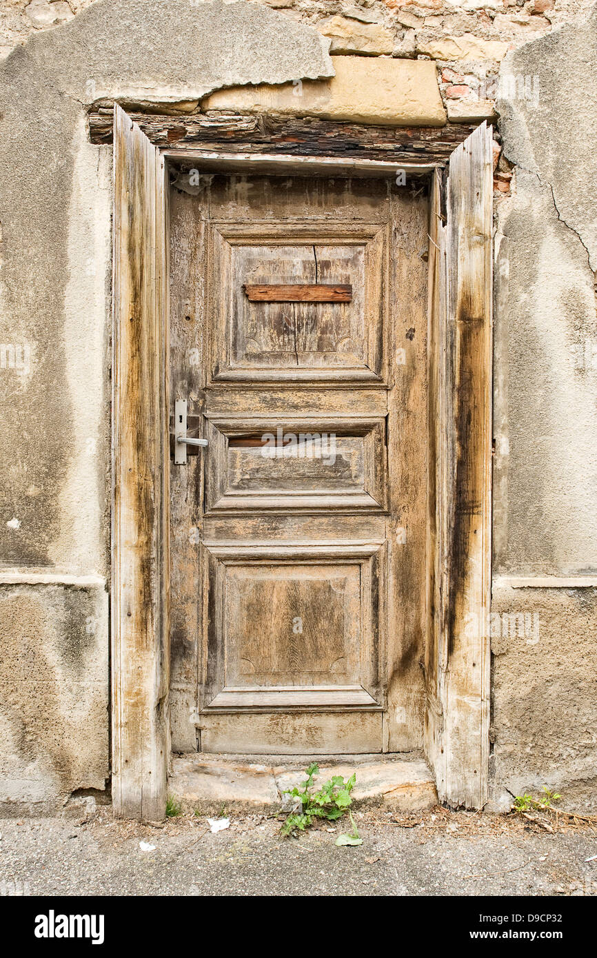 Photo of old door hi-res stock photography and images - Alamy