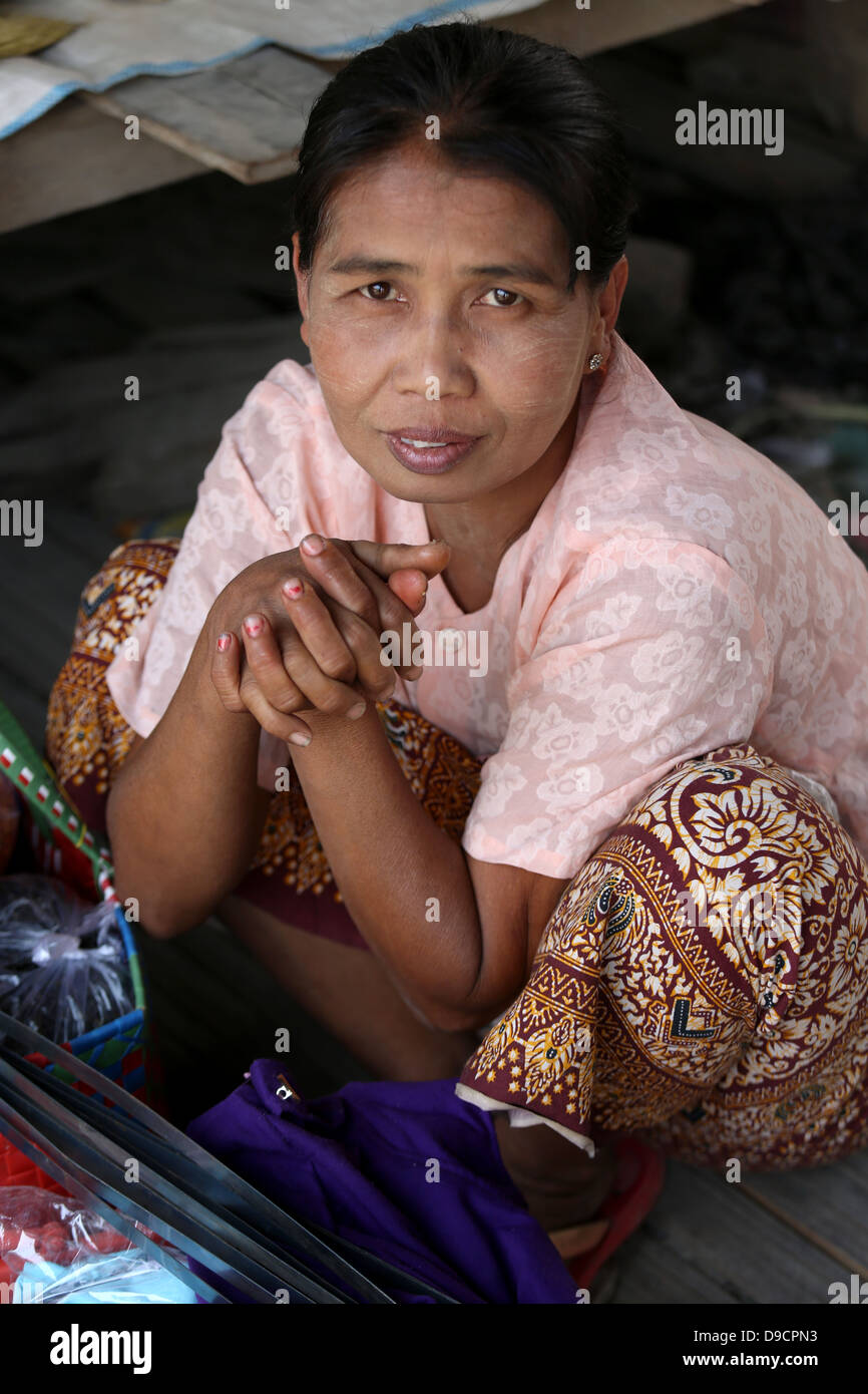 Longyi woman hi-res stock photography and images - Alamy