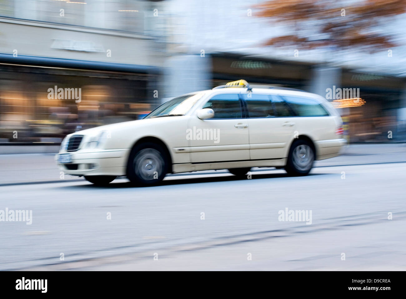 Fast moving taxi hi-res stock photography and images - Alamy