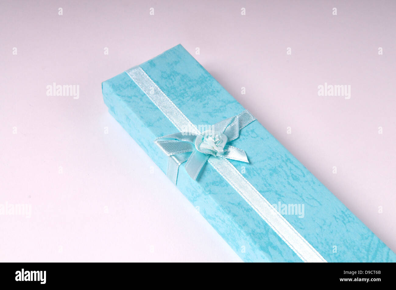 Turquoise box pattern hi-res stock photography and images - Alamy