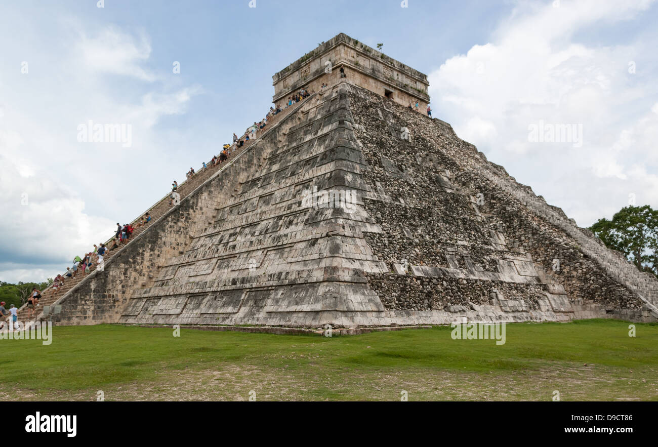 Mayan ruins at Chichen Itza - Yucatan Peninsula, Mexico Stock Photo - Alamy