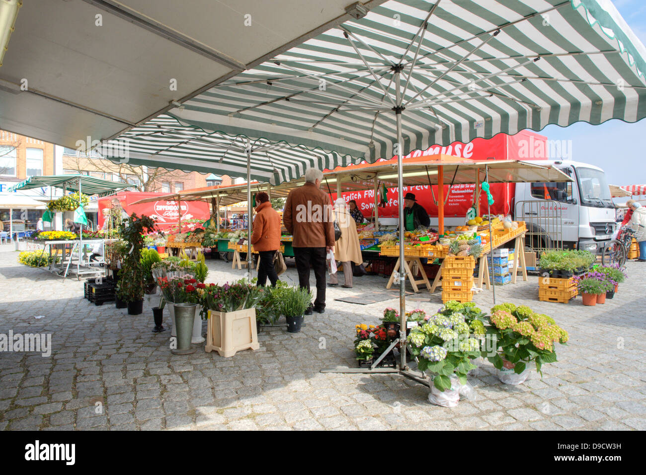 Weekly market hi-res stock photography and images - Alamy