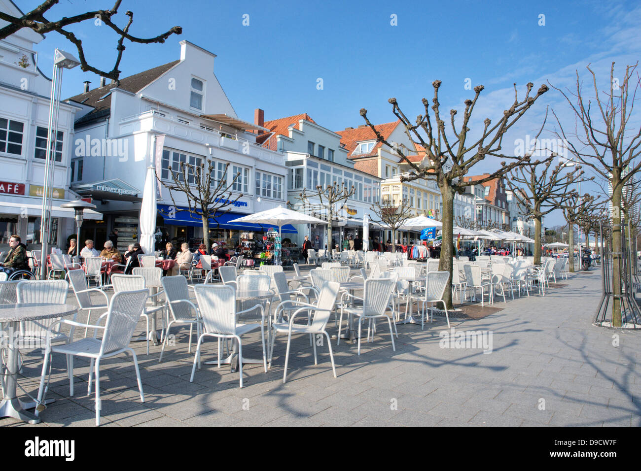 Promenade in the harbour Stock Photo - Alamy