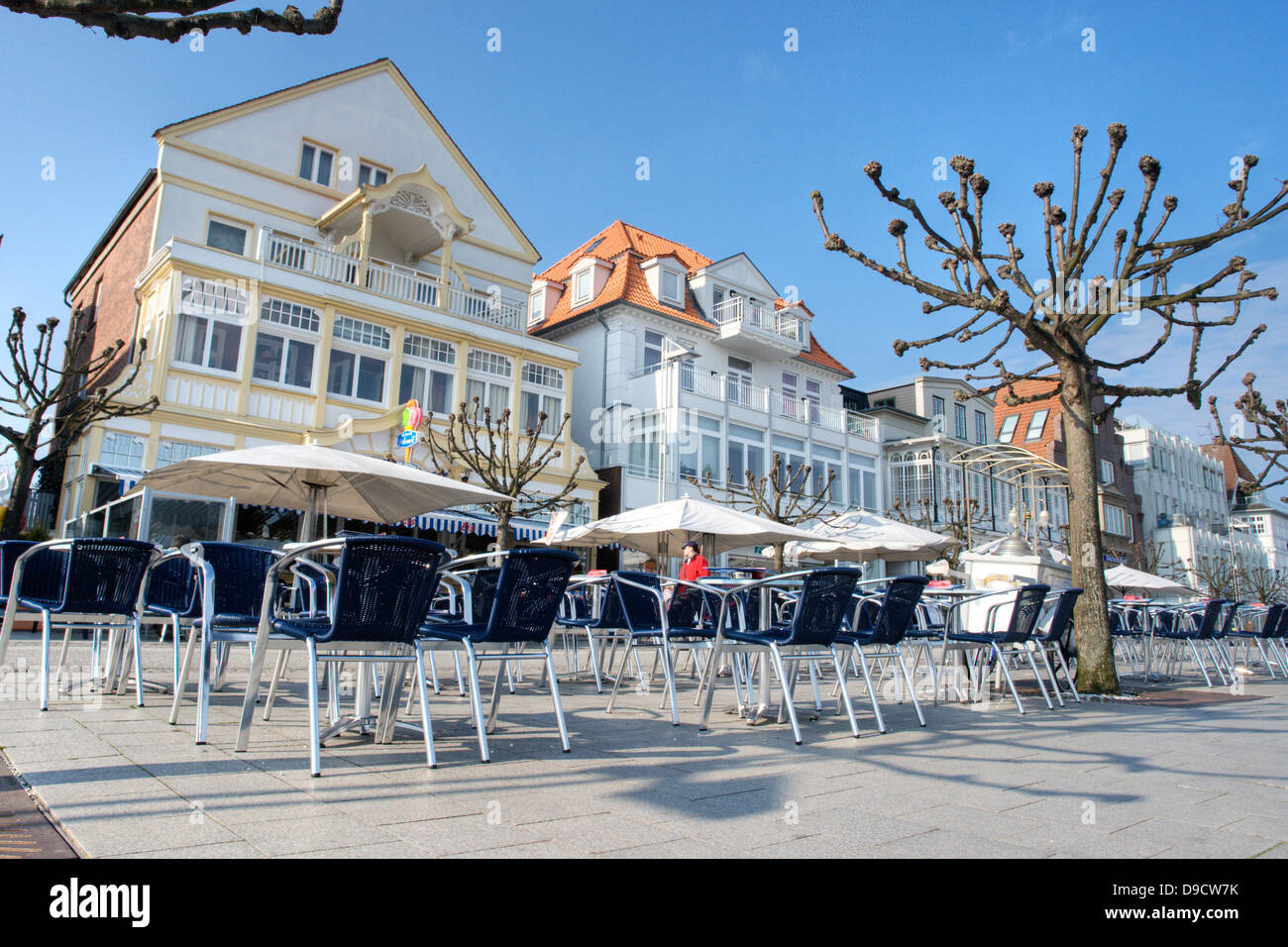 Promenade in the harbour Stock Photo - Alamy