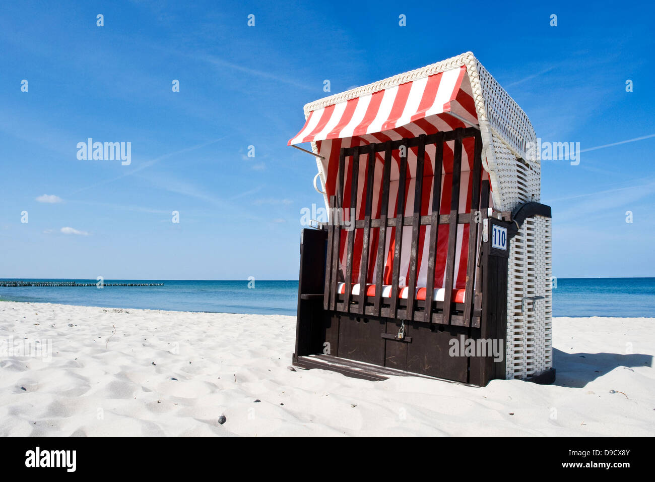 Beach basket on the beach Stock Photo - Alamy