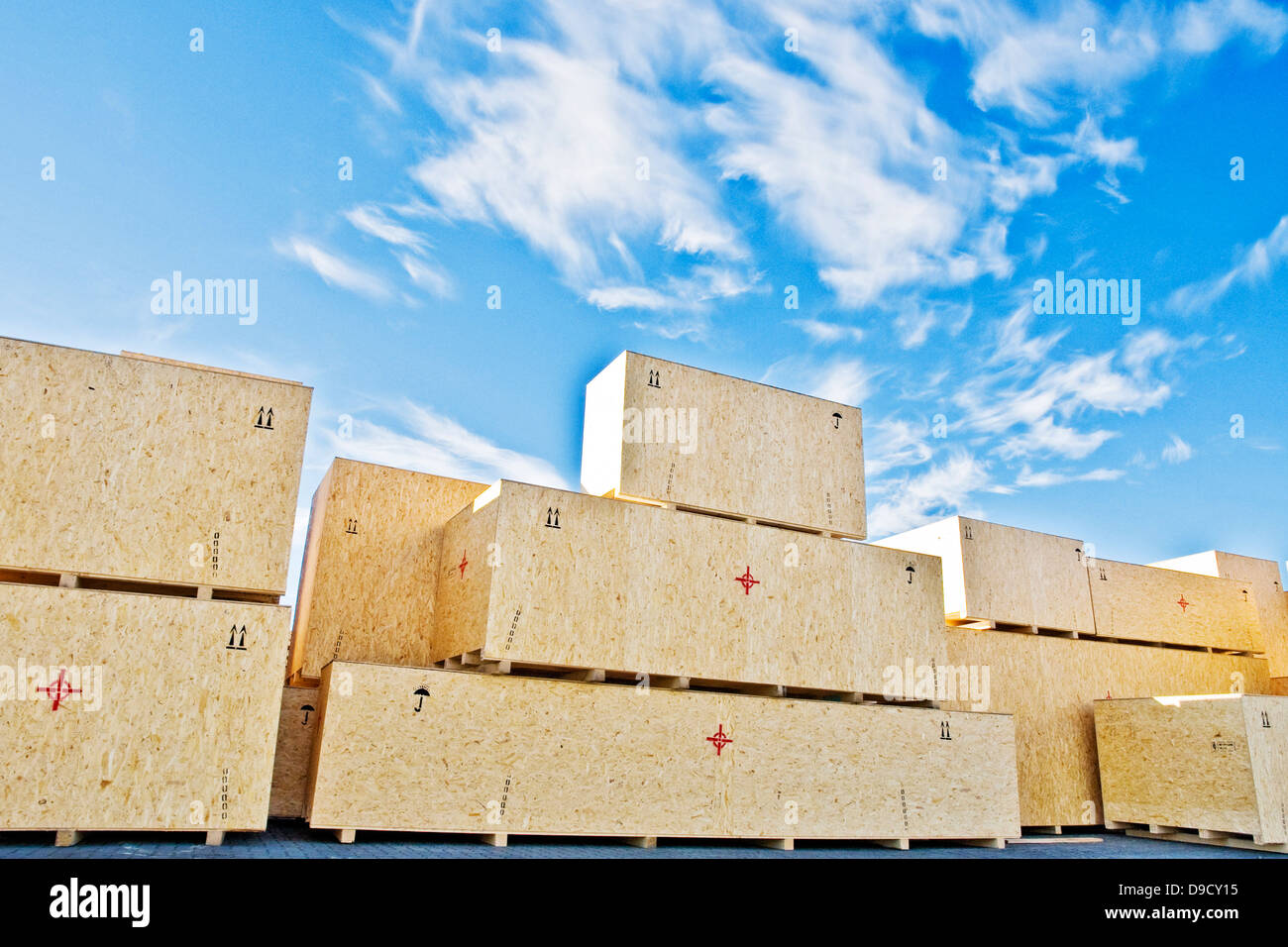 Boxes for transport hi-res stock photography and images - Alamy