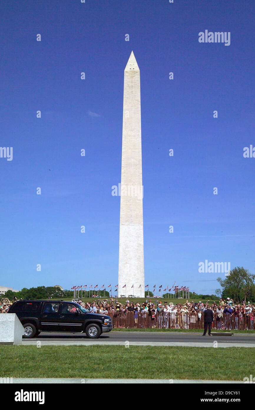 Washington monument stands iconic hi-res stock photography and images ...