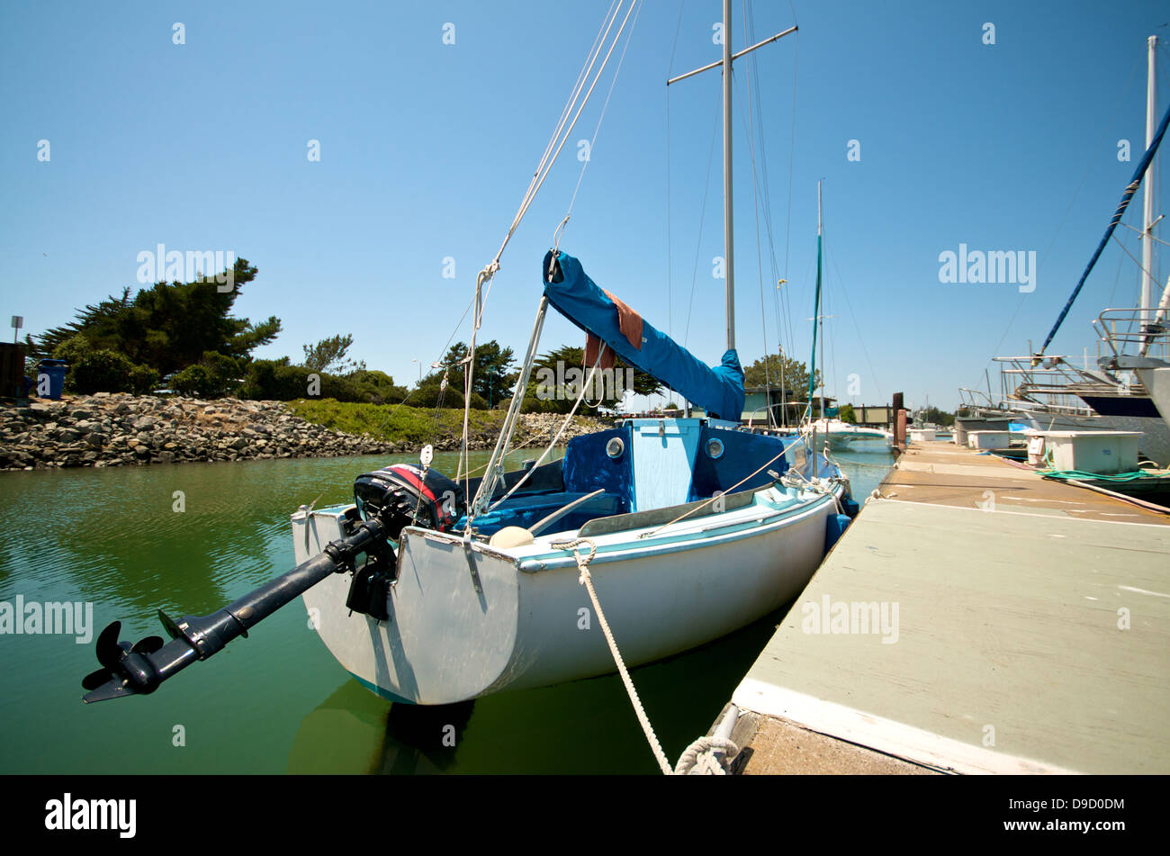Ship at pier marina hi-res stock photography and images - Alamy