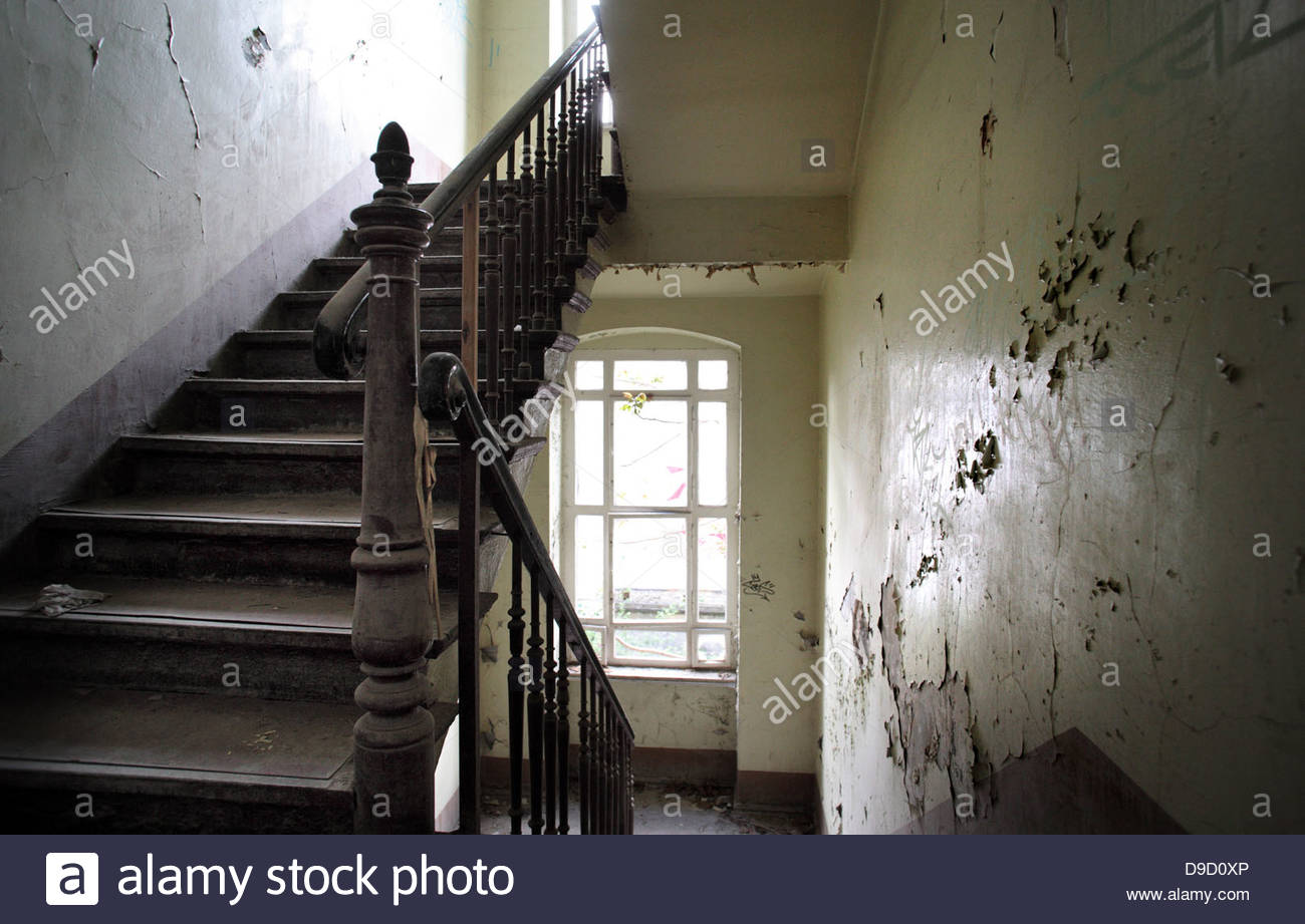 Handrail Broken Stock Photos & Handrail Broken Stock Images - Alamy
