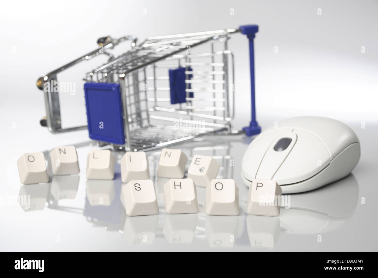 Shopping carts with mouse - on-line shop Stock Photo - Alamy