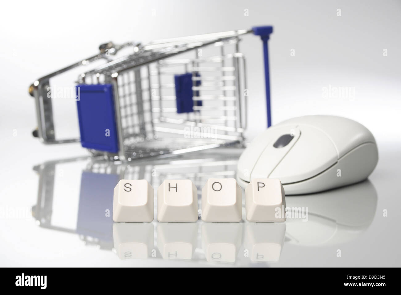 Shopping carts with mouse - shop Stock Photo - Alamy