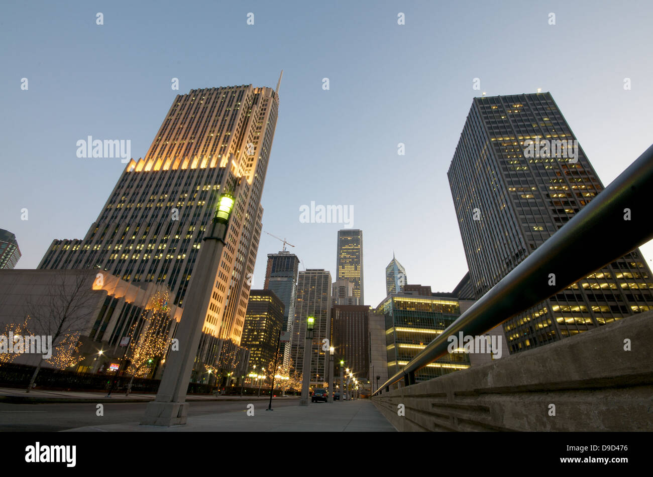 Chicago Buildings in downtown at night Stock Photo - Alamy
