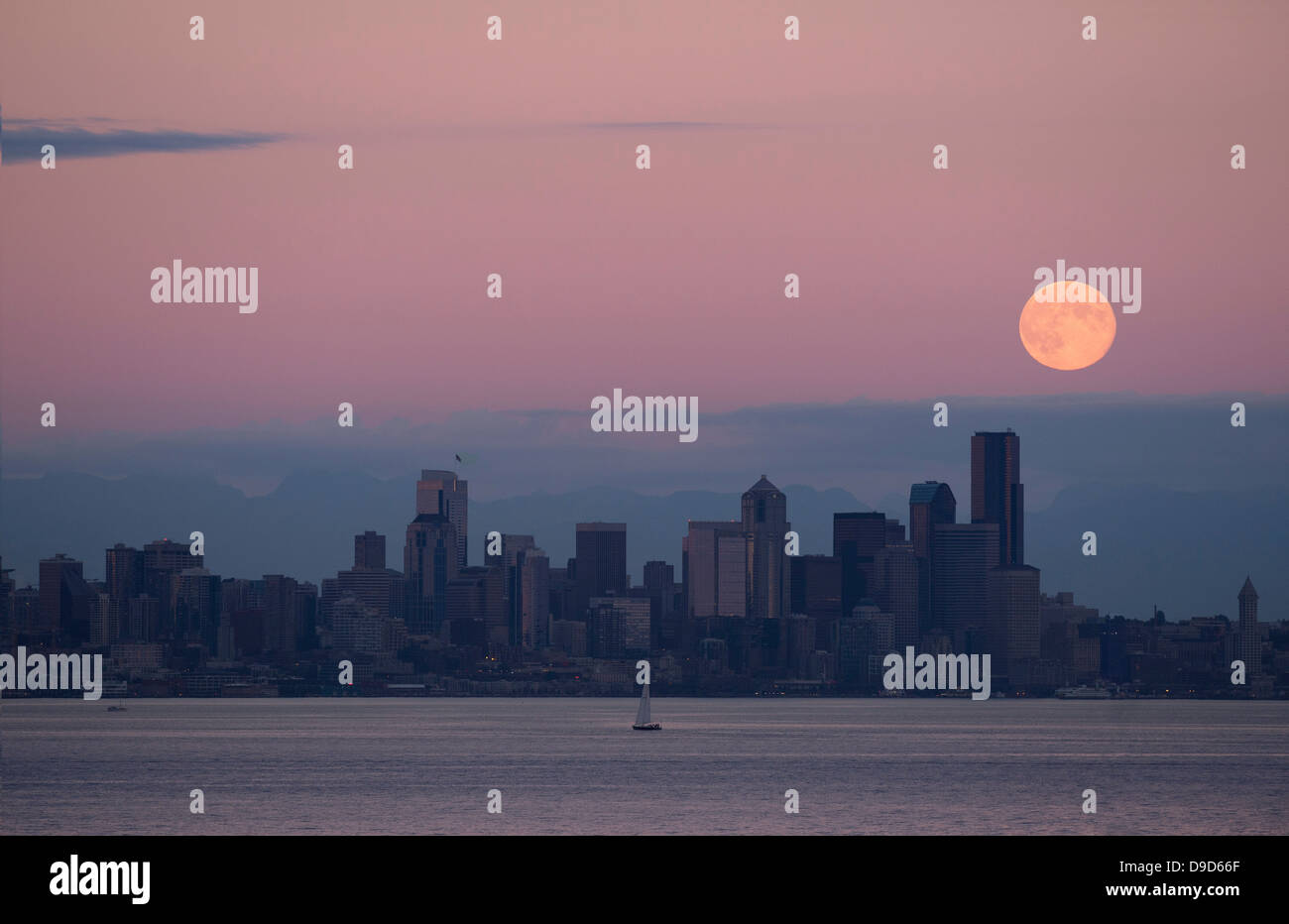 Moon over skyline, Seattle, USA Stock Photo - Alamy