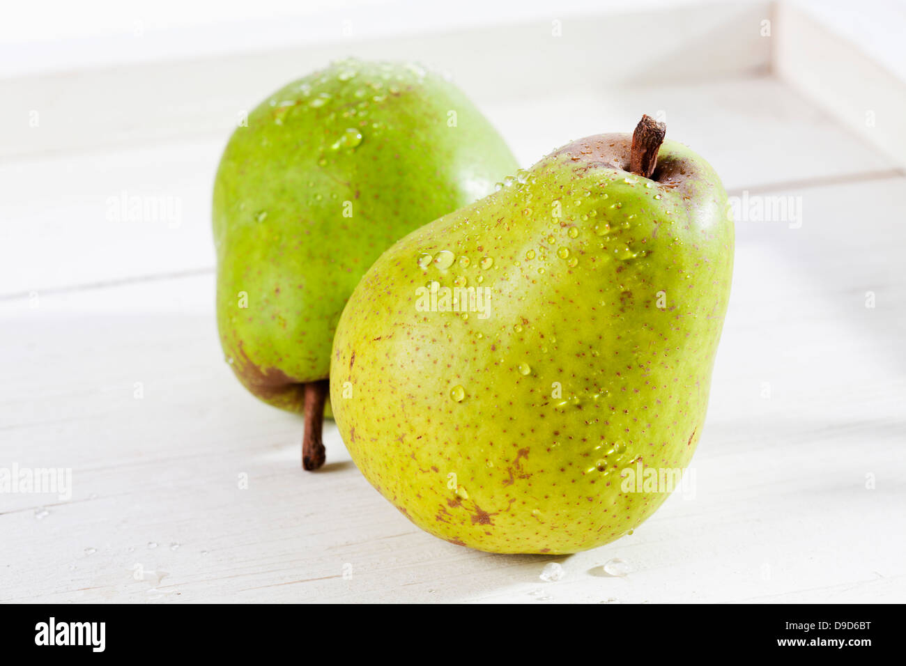 Pears in wooden tray hi-res stock photography and images - Alamy