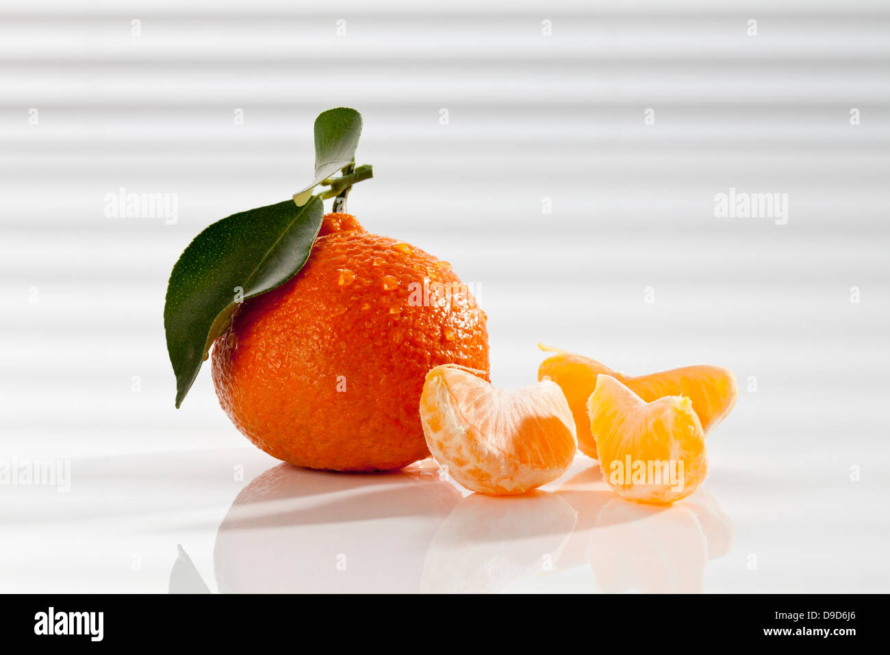 Mandarin with leaf and pieces, close up Stock Photo - Alamy