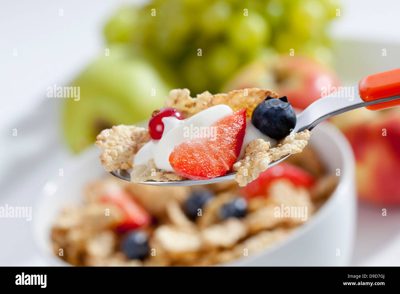Bowl of cornflakes with various fruits, close up Stock Photo - Alamy
