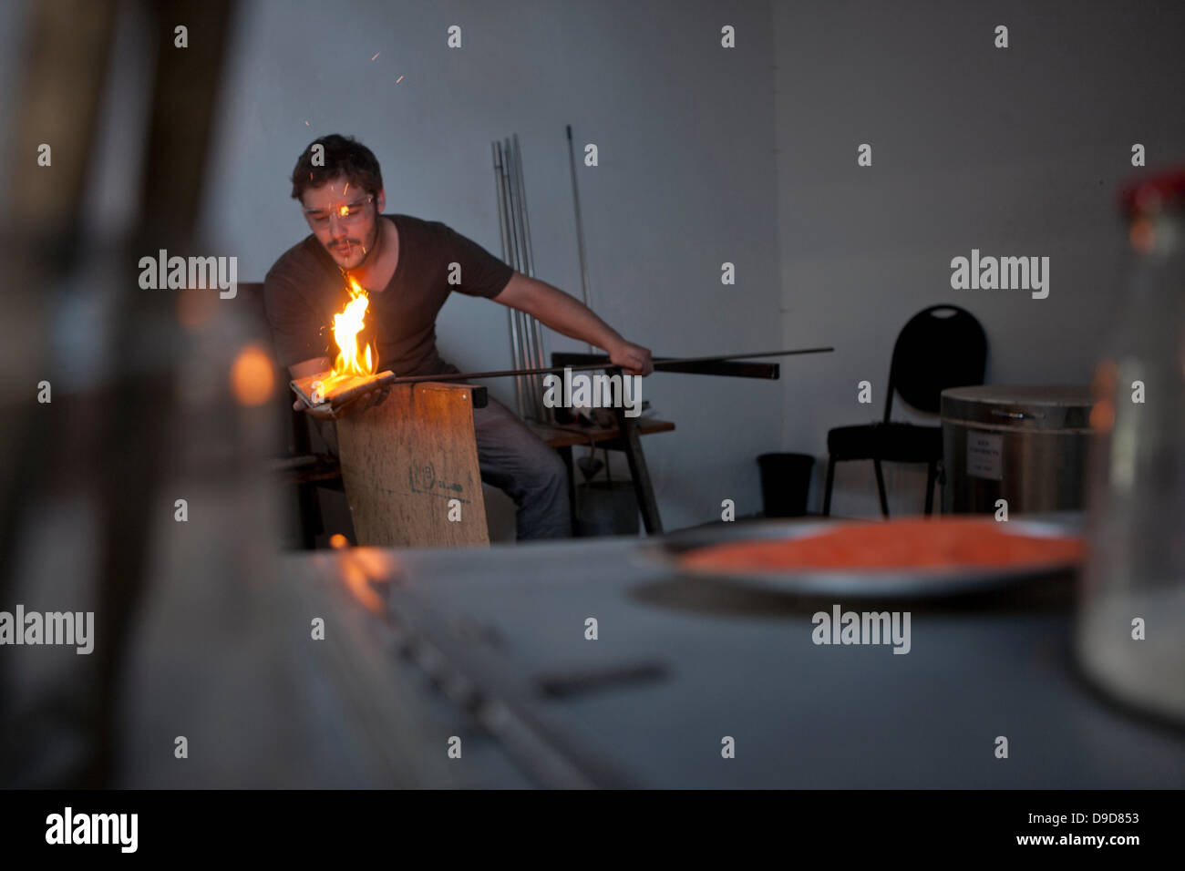 Working in glass hi-res stock photography and images - Alamy