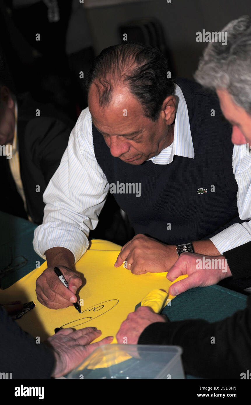 Carlos Alberto Torres Celebrities sign autographs at the Memorabilia ...