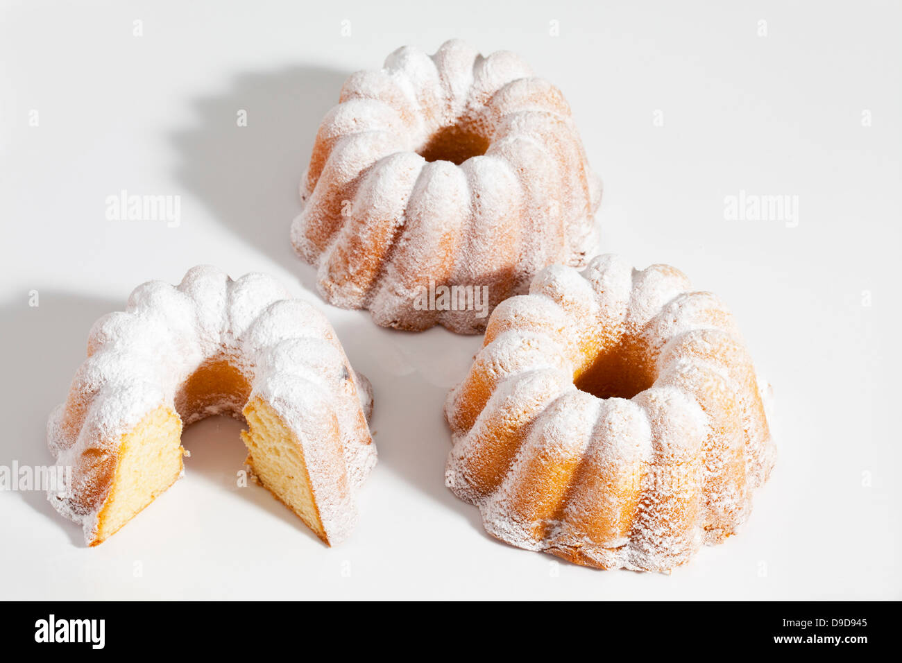Cake with piece missing hi-res stock photography and images - Alamy