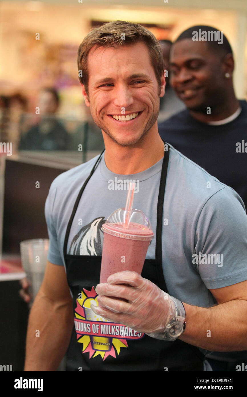 Jake Pavelka creates his custom shake at Millions Of Milkshakes in ...