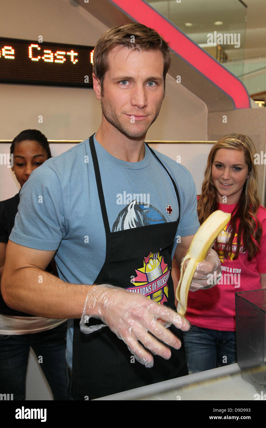 Jake Pavelka creates his custom shake at Millions Of Milkshakes in ...