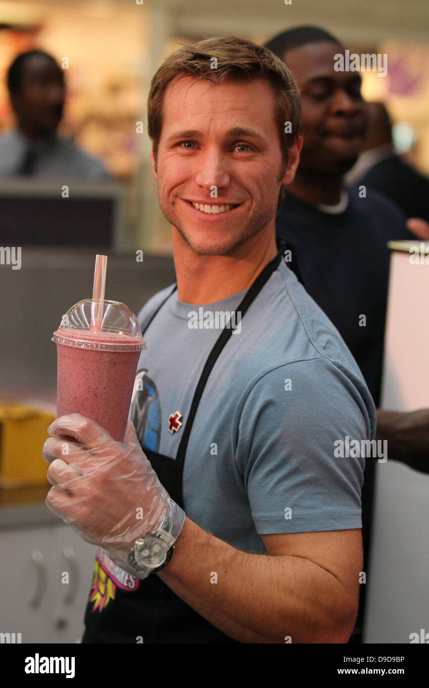 Jake Pavelka creates his custom shake at Millions Of Milkshakes in ...