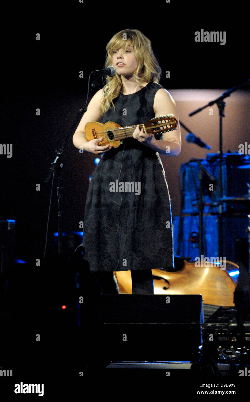 Basia hi-res stock photography and images - Alamy