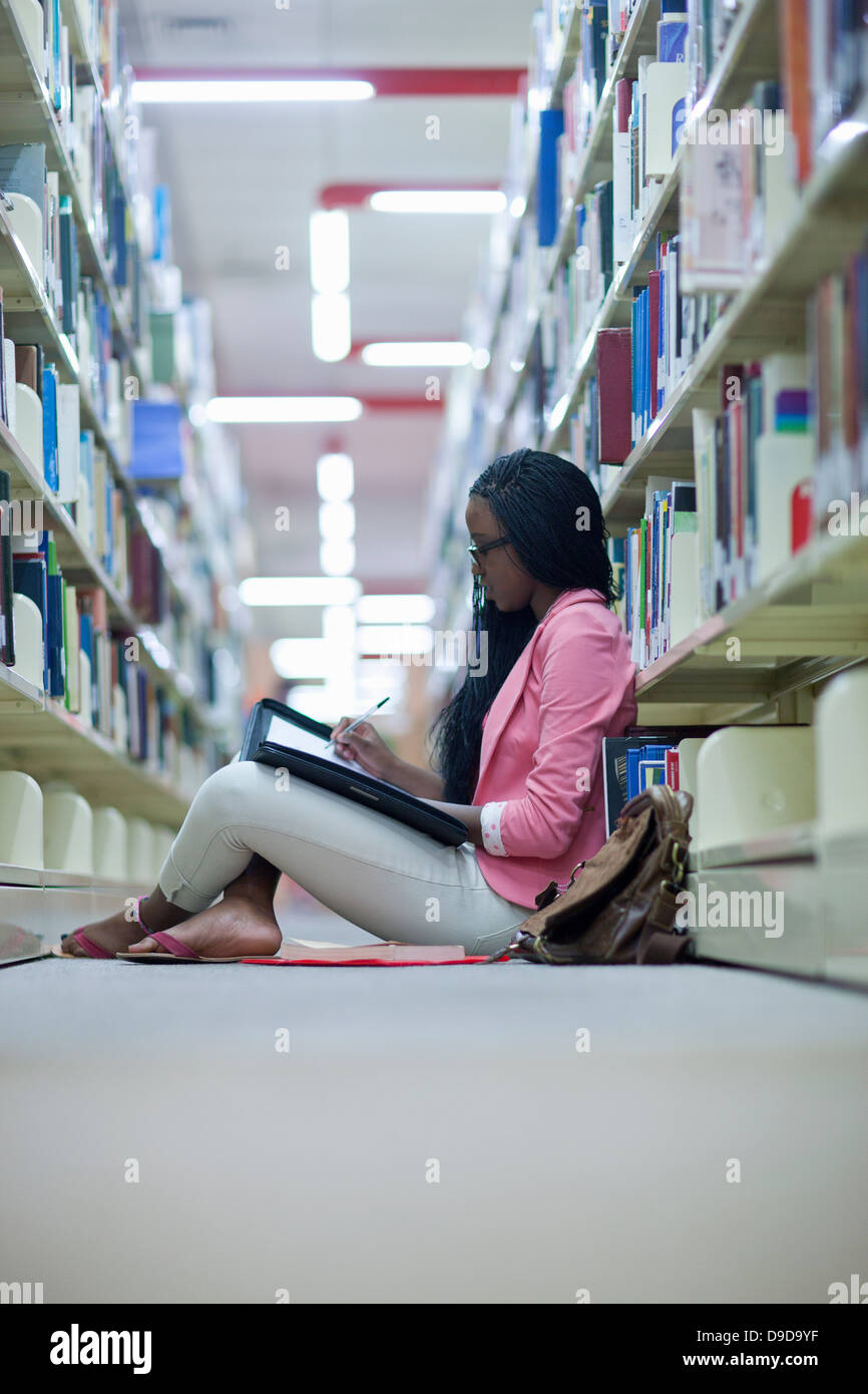 Campus notes women hi-res stock photography and images - Alamy